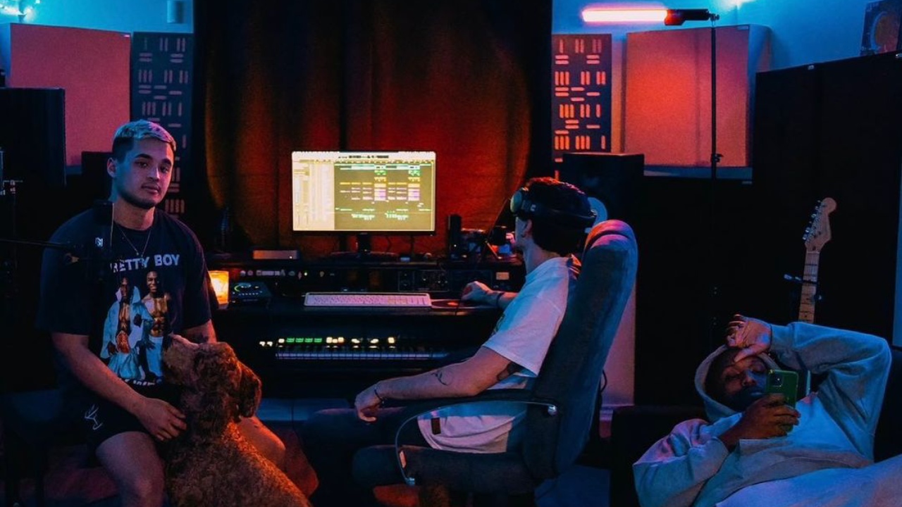 Kavai Asks You To Stay - DCR