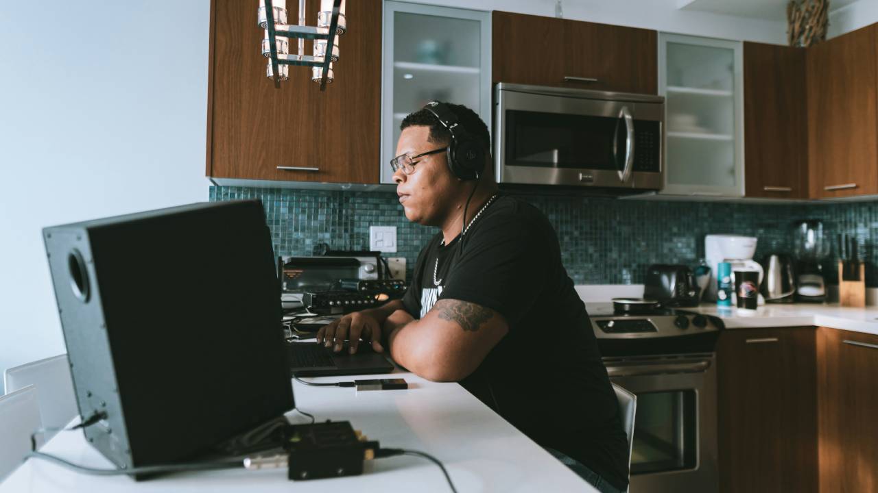 What is an EPK (Electronic Press Kit)? - DCR